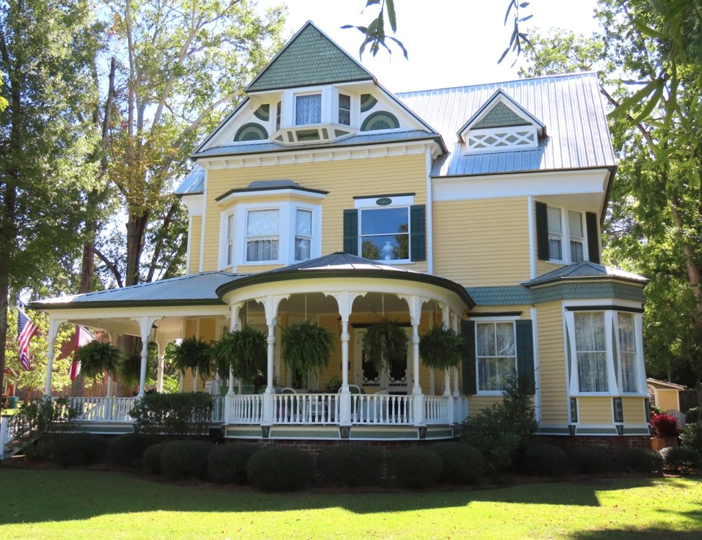 A Queen Anne Style House in Alabama. - Your Historic House